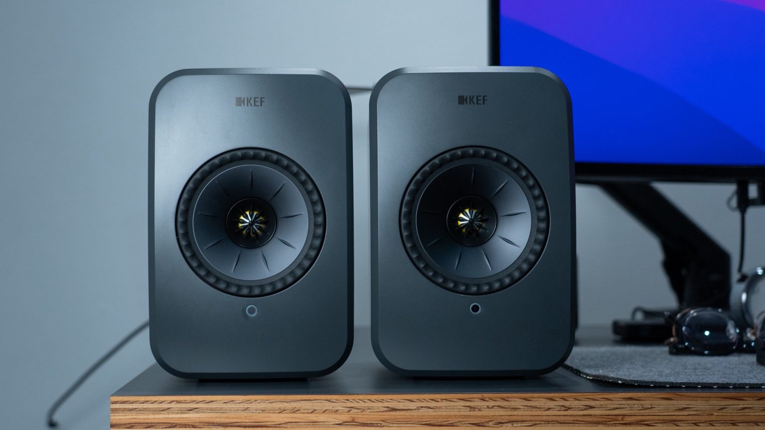 KEF LSX Ⅱ LTレビュー！唯一無二のデザインとアンプ内蔵アクティブスピーカーはデスクに最適。 | techyou（テックユー）